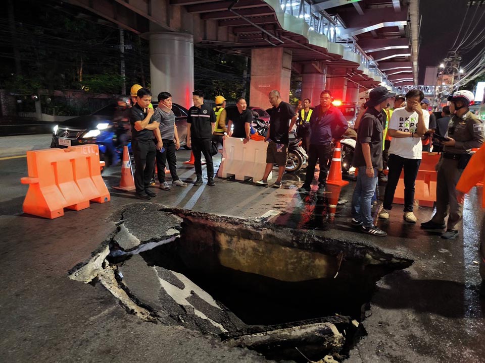 Bangkok crews work through night to fix road collapse - Pattaya Mail