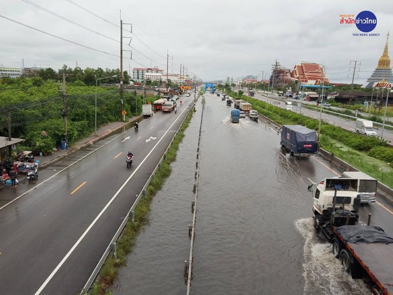 M7 flooded near Sri Racha, traffic blocked in both directions - Pattaya ...